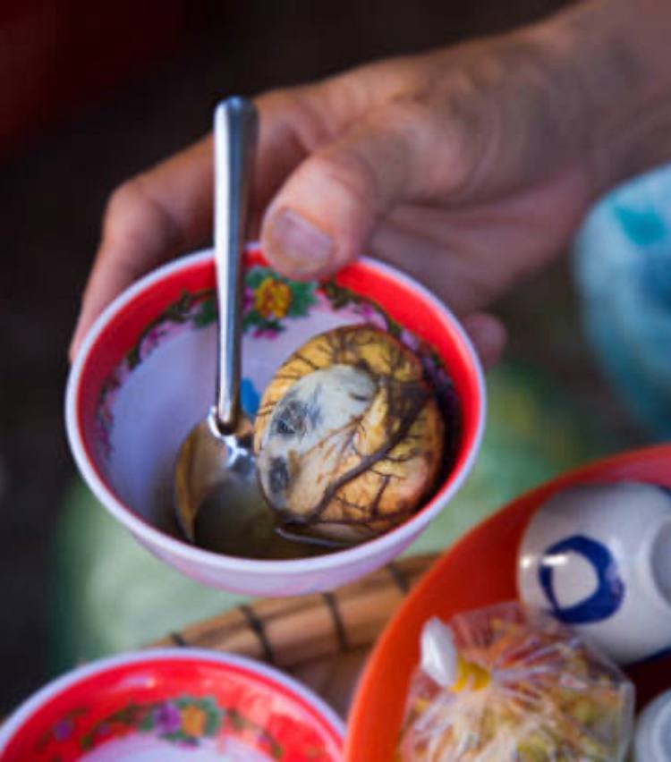 Balut : Unwrapping Culinary Culture Through a Blogger's Lens