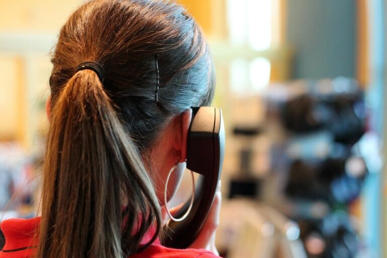 Phone Call Etiquette: When to Message First vs. Call Directly